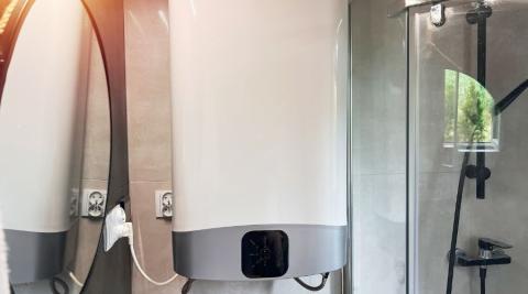 Groupe de sécurité du chauffe-eau qui coule 💧 : que faire ?| MesDépanneurs.fr